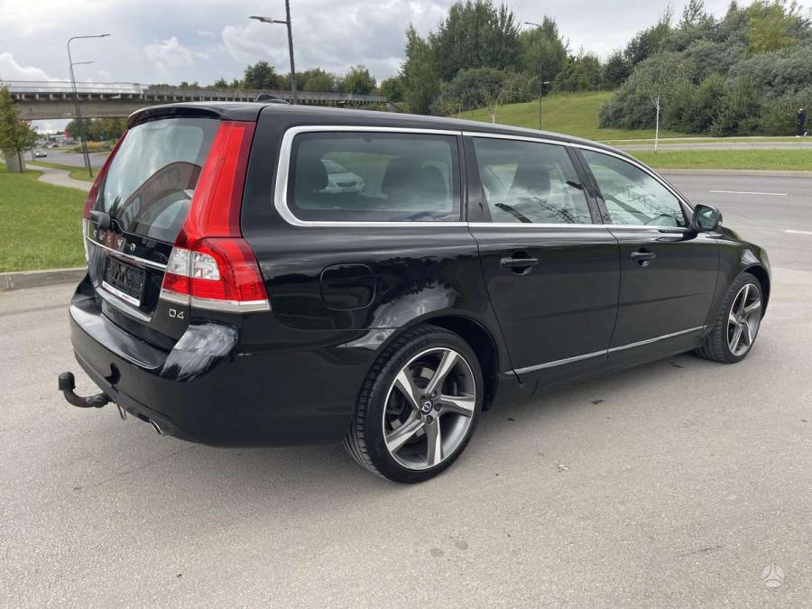 Black Volvo V70 2015 in Kaunas, with an engine capacity of 1.97 L and mileage of 268 thousand km for 7250 €, photo 15 on AUTOMOTO.COM.LV