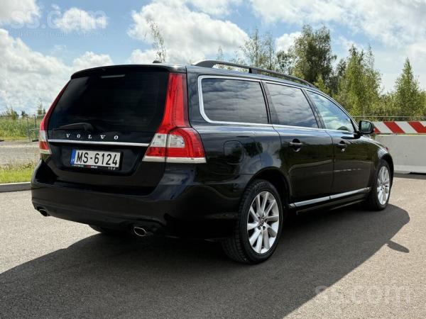 Black Volvo V70 2015 in Liepaja, with an engine capacity of 2.00 L and mileage of 270 thousand km for 7700 €, photo 3 on AUTOMOTO.COM.LV
