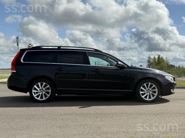 Black Volvo V70 2015 in Liepaja, with an engine capacity of 2.00 L and mileage of 270 thousand km for 7700 €, photo 6 on AUTOMOTO.COM.LV
