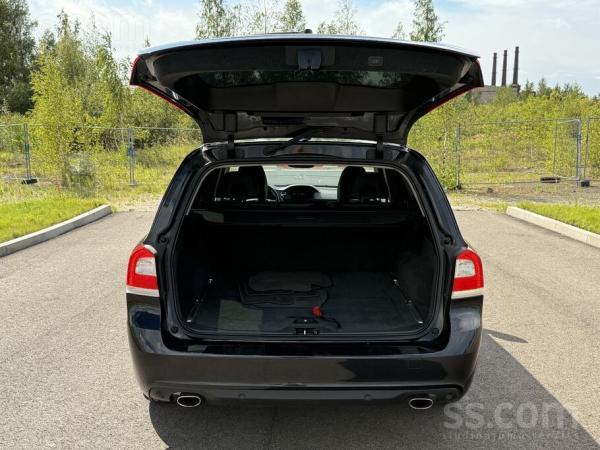 Black Volvo V70 2015 in Liepaja, with an engine capacity of 2.00 L and mileage of 270 thousand km for 7700 €, photo 11 on AUTOMOTO.COM.LV