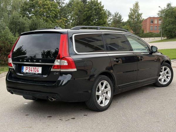 Black Volvo V70 2015 in Ukmerge, with an engine capacity of 1.97 L and mileage of 303 thousand km for 4900 €, photo 6 on AUTOMOTO.COM.LV
