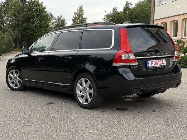 Black Volvo V70 2015 in Ukmerge, with an engine capacity of 1.97 L and mileage of 303 thousand km for 4900 €, photo 8 on AUTOMOTO.COM.LV