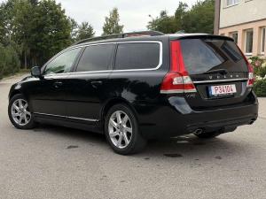 Black Volvo V70 2015 in Ukmerge, with an engine capacity of 1.97 L and mileage of 303 thousand km for 4900 €, photo 8 on AUTOMOTO.COM.LV
