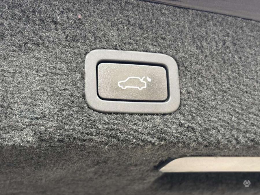 Black Volvo V70 2015 in Ukmerge, with an engine capacity of 1.97 L and mileage of 303 thousand km for 4900 €, photo 12 on AUTOMOTO.COM.LV