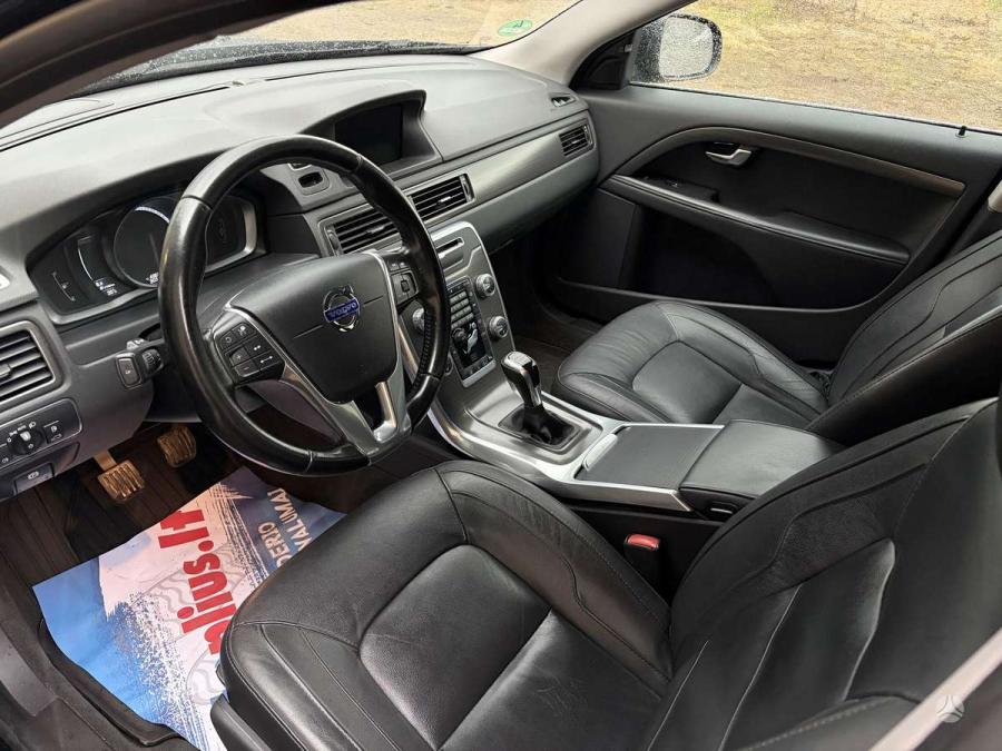 Black Volvo V70 2015 in Ukmerge, with an engine capacity of 1.97 L and mileage of 303 thousand km for 4900 €, photo 13 on AUTOMOTO.COM.LV
