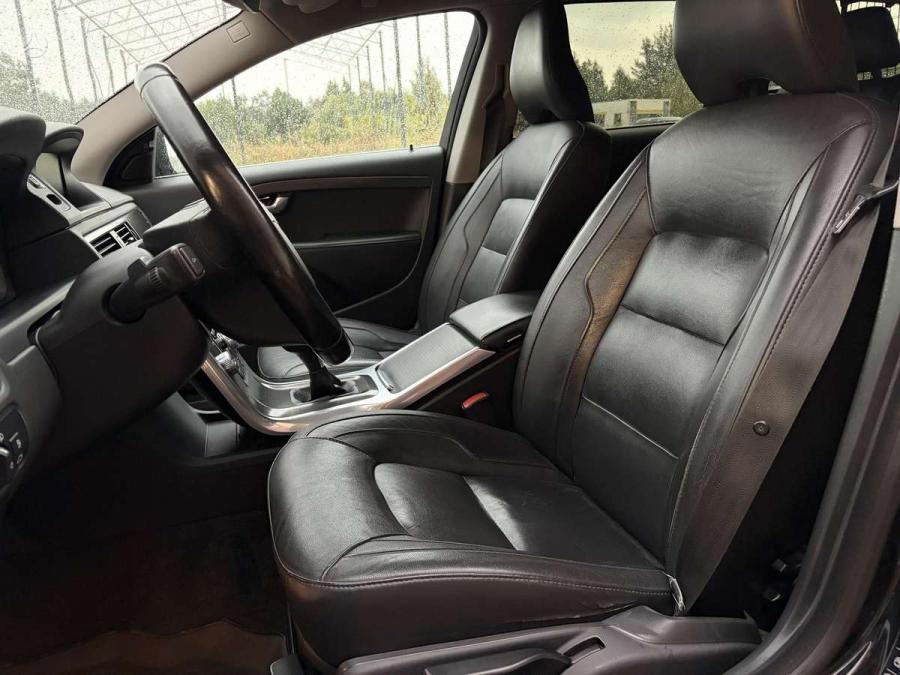 Black Volvo V70 2015 in Ukmerge, with an engine capacity of 1.97 L and mileage of 303 thousand km for 4900 €, photo 15 on AUTOMOTO.COM.LV