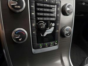 Black Volvo V70 2015 in Ukmerge, with an engine capacity of 1.97 L and mileage of 303 thousand km for 4900 €, photo 17 on AUTOMOTO.COM.LV