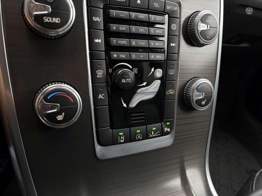 Black Volvo V70 2015 in Ukmerge, with an engine capacity of 1.97 L and mileage of 303 thousand km for 4900 €, photo 17 on AUTOMOTO.COM.LV