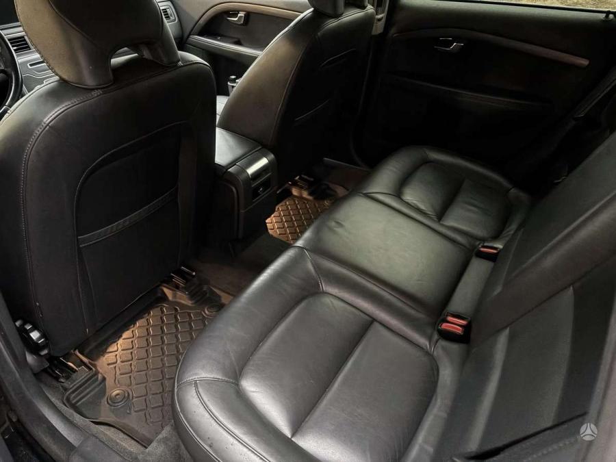 Black Volvo V70 2015 in Ukmerge, with an engine capacity of 1.97 L and mileage of 303 thousand km for 4900 €, photo 19 on AUTOMOTO.COM.LV