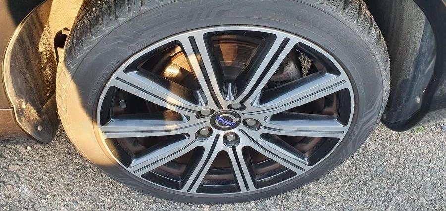 Melns Volvo V70 2015 Kauņa, ar dzinēja tilpumu 1.98 L un nobraukumu 196 tūkst. km par 8590 €, foto 28 vietnē AUTOMOTO.COM.LV