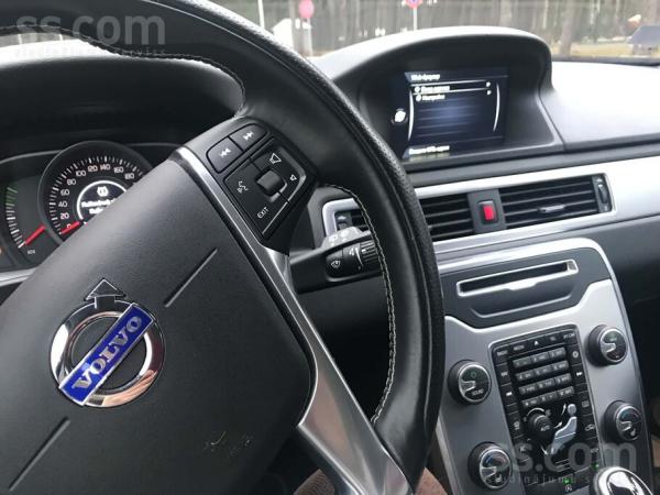 Black Volvo V70 2015 in Riga, with an engine capacity of 2.00 L and mileage of 136 thousand km for 6950 €, photo 8 on AUTOMOTO.COM.LV