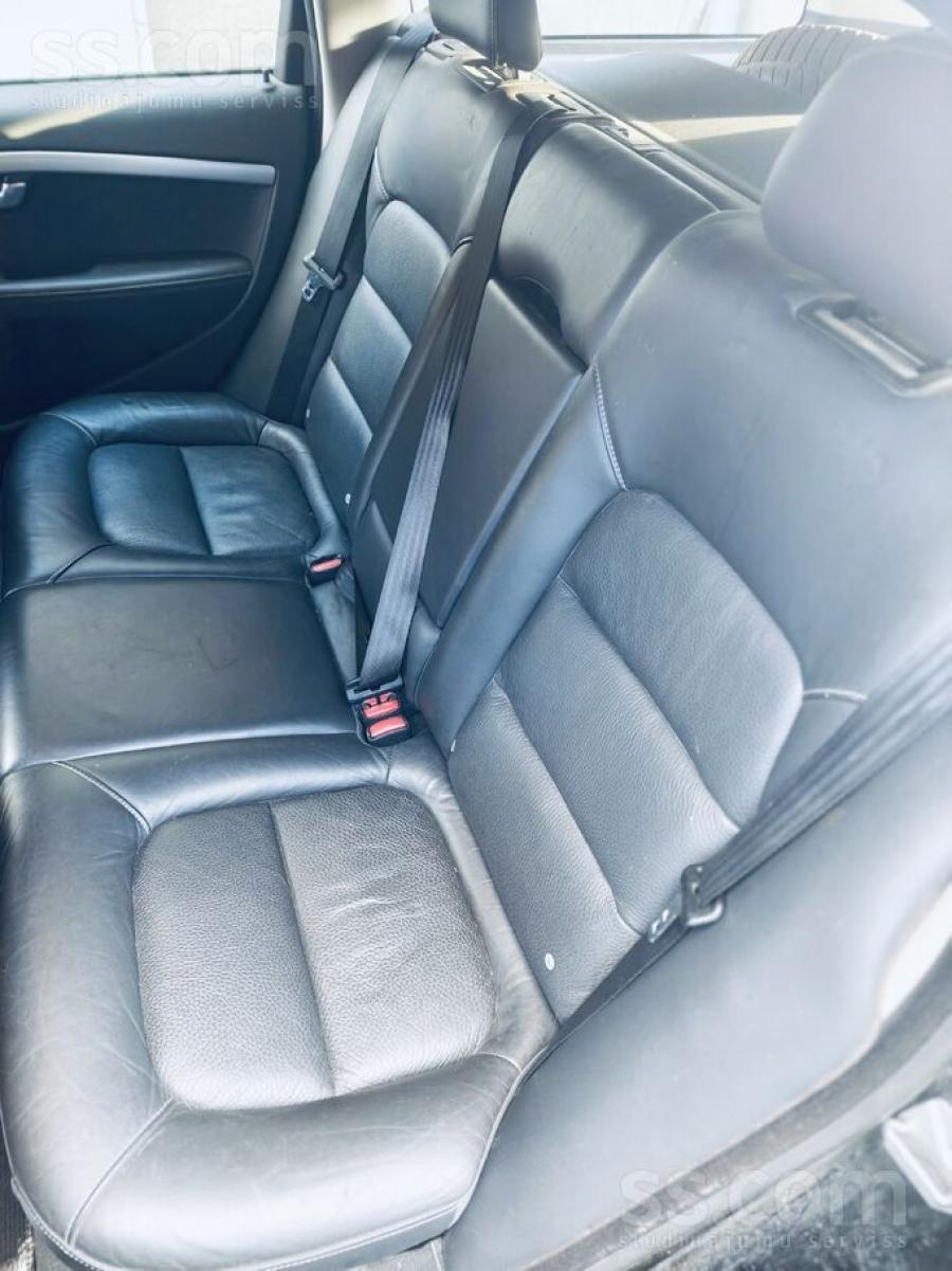 Melns Volvo V70 2015 Rīga, ar dzinēja tilpumu 2.00 L un nobraukumu 136 tūkst. km par 6950 €, foto 12 vietnē AUTOMOTO.COM.LV