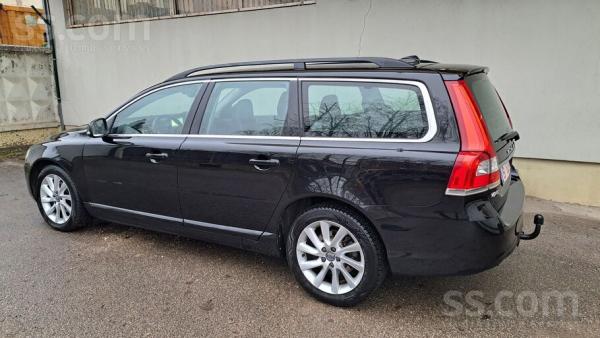 Black Volvo V70 2016 in Ogre, with an engine capacity of 2.00 L and mileage of 299 thousand km for 6890 €, photo 2 on AUTOMOTO.COM.LV