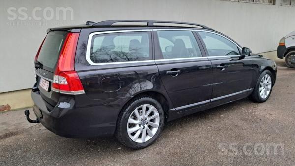 Black Volvo V70 2016 in Ogre, with an engine capacity of 2.00 L and mileage of 299 thousand km for 6890 €, photo 4 on AUTOMOTO.COM.LV