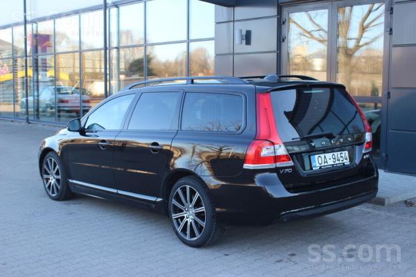 Black Volvo V70 2016 in Dobele, with an engine capacity of 2.00 L and mileage of 307 thousand km for 8100 €, photo 3 on AUTOMOTO.COM.LV