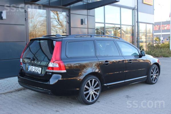 Black Volvo V70 2016 in Dobele, with an engine capacity of 2.00 L and mileage of 307 thousand km for 8100 €, photo 4 on AUTOMOTO.COM.LV