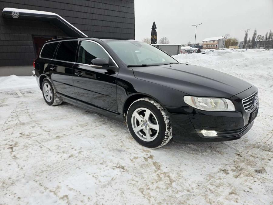 Black Volvo V70 2016 in Kaunas, with an engine capacity of 1.97 L and mileage of 220 thousand km for 5900 €, photo 8 on AUTOMOTO.COM.LV