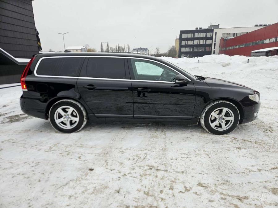 Black Volvo V70 2016 in Kaunas, with an engine capacity of 1.97 L and mileage of 220 thousand km for 5900 €, photo 10 on AUTOMOTO.COM.LV