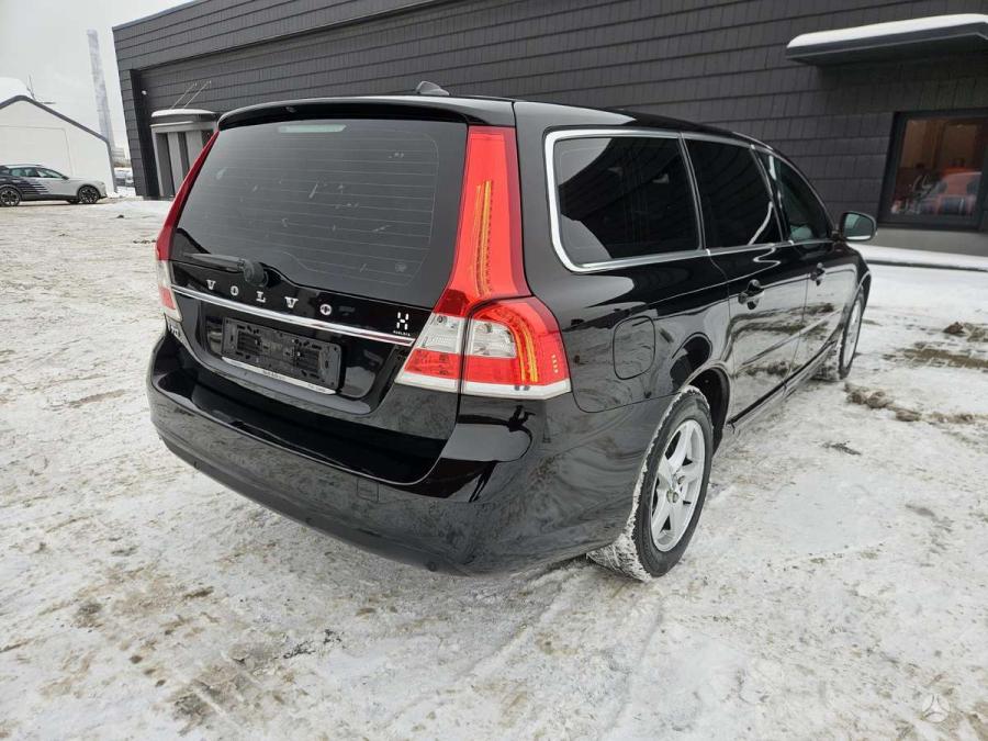 Black Volvo V70 2016 in Kaunas, with an engine capacity of 1.97 L and mileage of 220 thousand km for 5900 €, photo 13 on AUTOMOTO.COM.LV