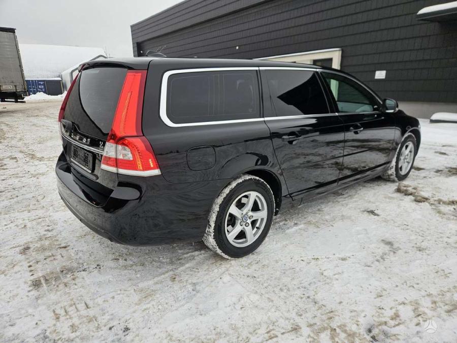 Black Volvo V70 2016 in Kaunas, with an engine capacity of 1.97 L and mileage of 220 thousand km for 5900 €, photo 16 on AUTOMOTO.COM.LV