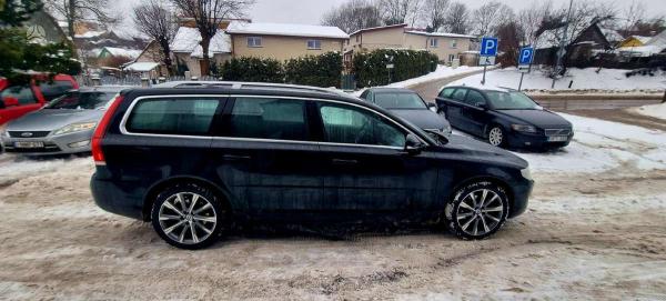 Melns Volvo V70 2016 Alīta, ar dzinēja tilpumu 1.97 L un nobraukumu 290 tūkst. km par 8600 €, foto 10 vietnē AUTOMOTO.COM.LV