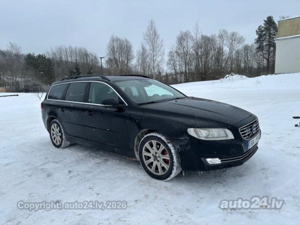 Black Volvo V70 2016 in Tallinn, with an engine capacity of 2.00 L and mileage of 200 thousand km for 2800 €, photo 2 on AUTOMOTO.COM.LV