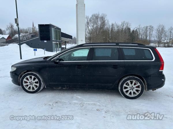 Black Volvo V70 2016 in Tallinn, with an engine capacity of 2.00 L and mileage of 200 thousand km for 2800 €, photo 4 on AUTOMOTO.COM.LV