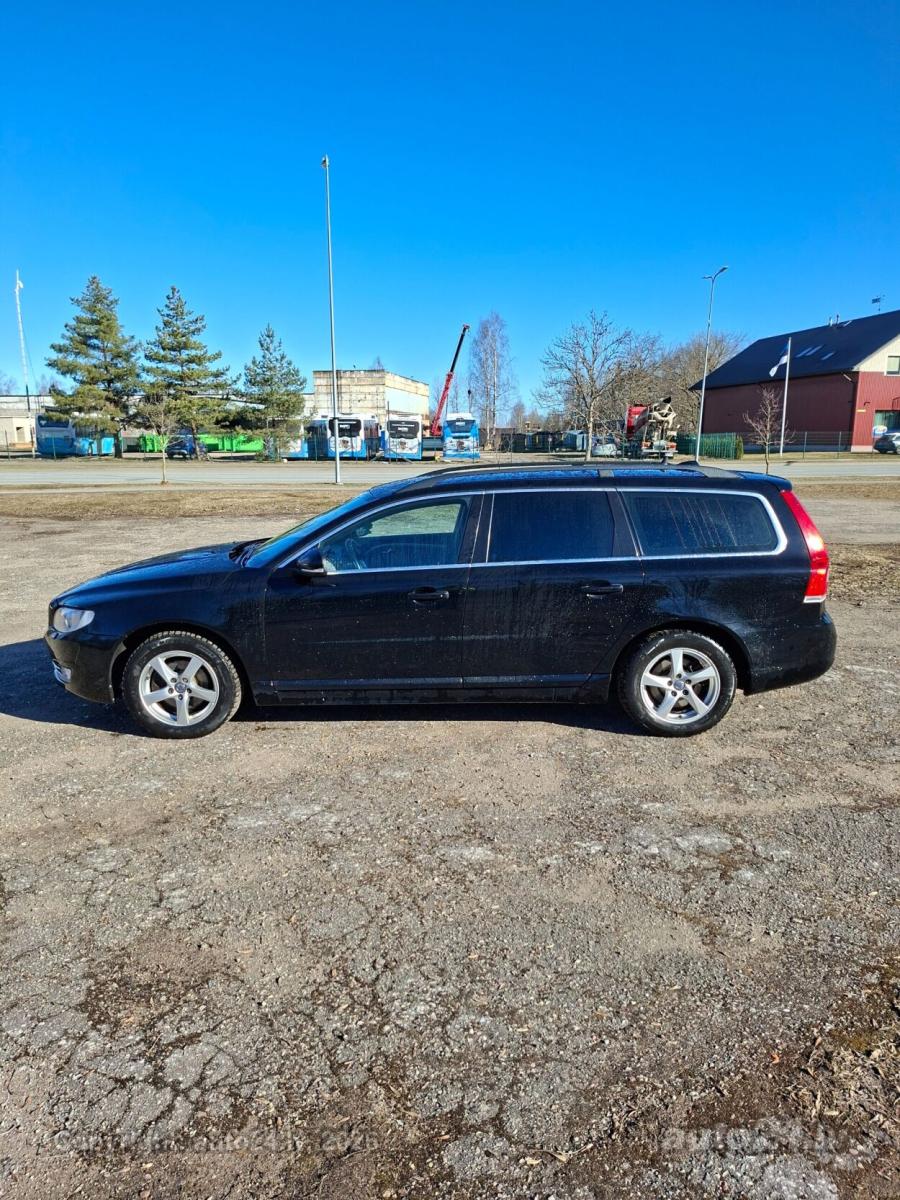 Melns Volvo V70 2016 Narva, ar dzinēja tilpumu 2.20 L un nobraukumu 210 tūkst. km par 7000 €, foto 1 vietnē AUTOMOTO.COM.LV