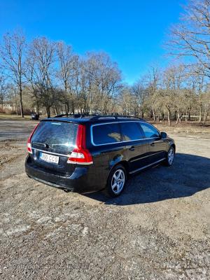 Melns Volvo V70 2016 Narva, ar dzinēja tilpumu 2.20 L un nobraukumu 210 tūkst. km par 7000 €, foto 5 vietnē AUTOMOTO.COM.LV