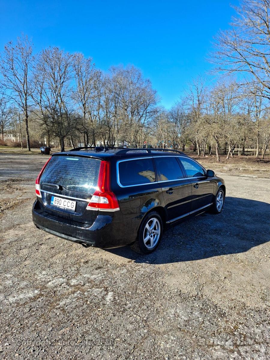 Melns Volvo V70 2016 Narva, ar dzinēja tilpumu 2.20 L un nobraukumu 210 tūkst. km par 7000 €, foto 5 vietnē AUTOMOTO.COM.LV