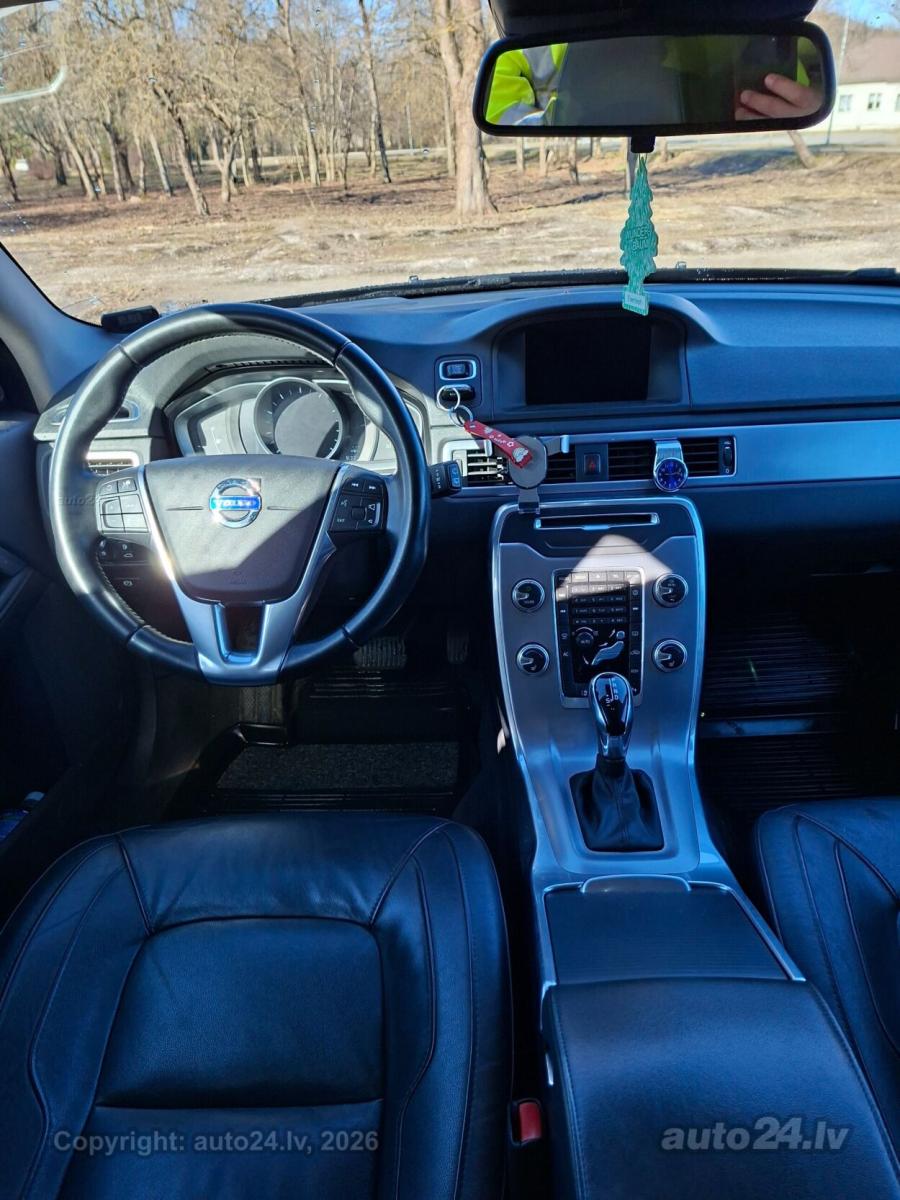 Melns Volvo V70 2016 Narva, ar dzinēja tilpumu 2.20 L un nobraukumu 210 tūkst. km par 7000 €, foto 9 vietnē AUTOMOTO.COM.LV