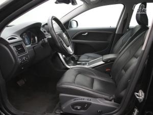 Black Volvo V70 2016 in Vilnius, with an engine capacity of 2.00 L and mileage of 294 thousand km for 9299 €, photo 5 on AUTOMOTO.COM.LV