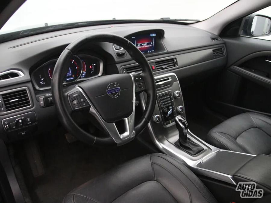 Black Volvo V70 2016 in Vilnius, with an engine capacity of 2.00 L and mileage of 294 thousand km for 9299 €, photo 17 on AUTOMOTO.COM.LV