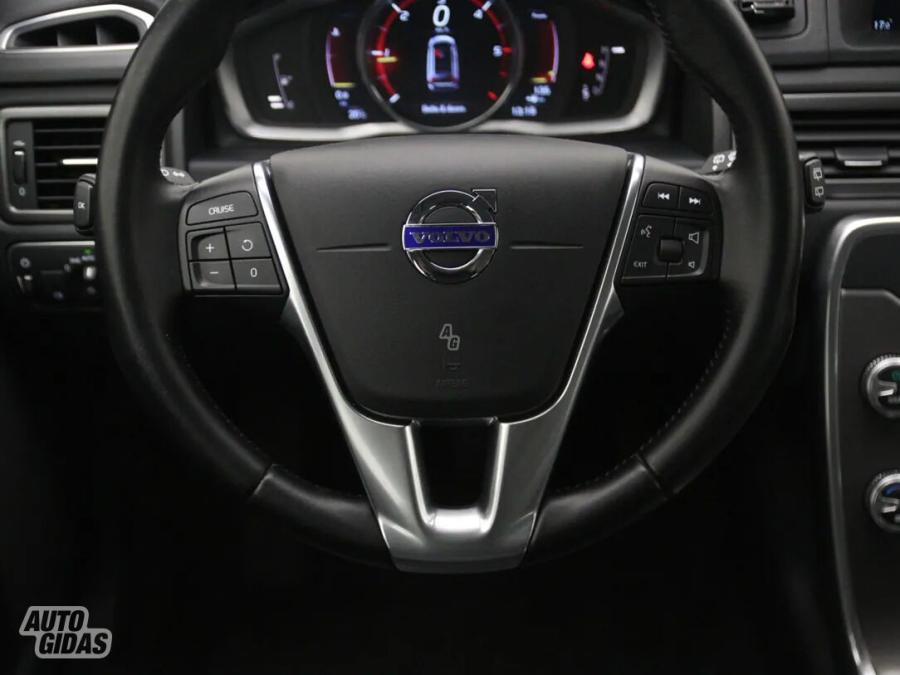 Black Volvo V70 2016 in Vilnius, with an engine capacity of 2.00 L and mileage of 294 thousand km for 9299 €, photo 19 on AUTOMOTO.COM.LV