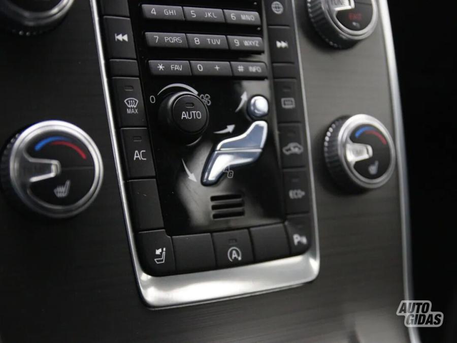 Black Volvo V70 2016 in Vilnius, with an engine capacity of 2.00 L and mileage of 294 thousand km for 9299 €, photo 21 on AUTOMOTO.COM.LV