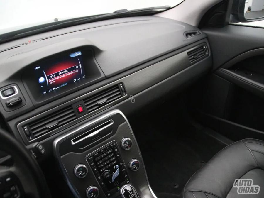 Black Volvo V70 2016 in Vilnius, with an engine capacity of 2.00 L and mileage of 294 thousand km for 9299 €, photo 22 on AUTOMOTO.COM.LV
