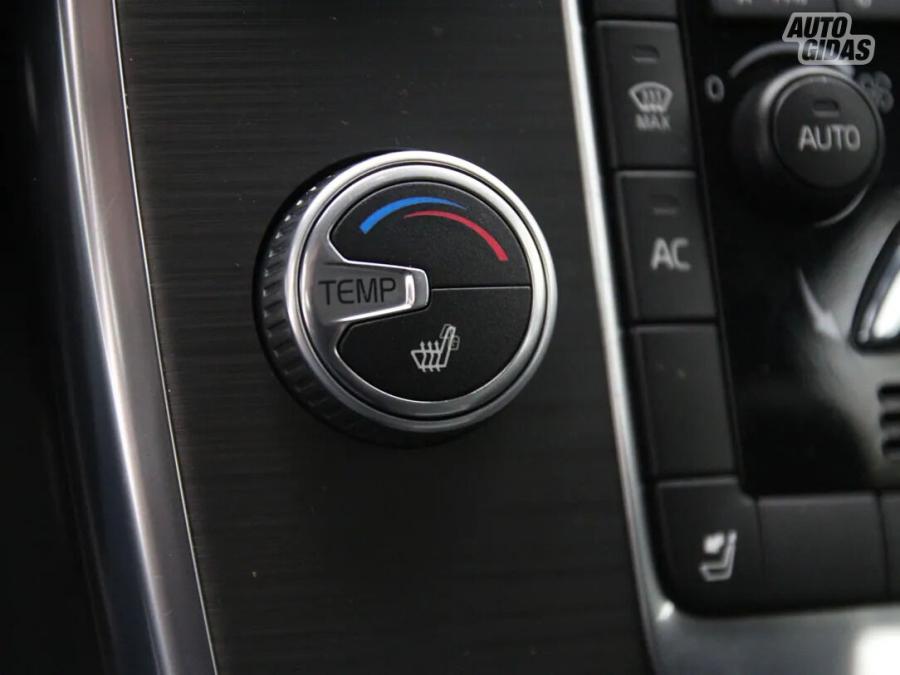 Black Volvo V70 2016 in Vilnius, with an engine capacity of 2.00 L and mileage of 294 thousand km for 9299 €, photo 31 on AUTOMOTO.COM.LV