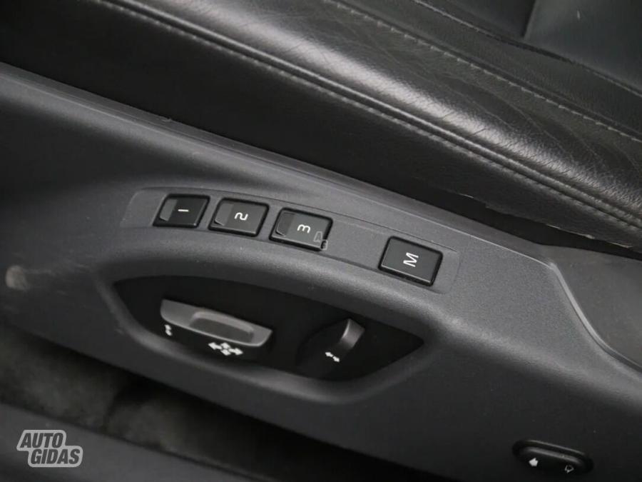 Black Volvo V70 2016 in Vilnius, with an engine capacity of 2.00 L and mileage of 294 thousand km for 9299 €, photo 34 on AUTOMOTO.COM.LV