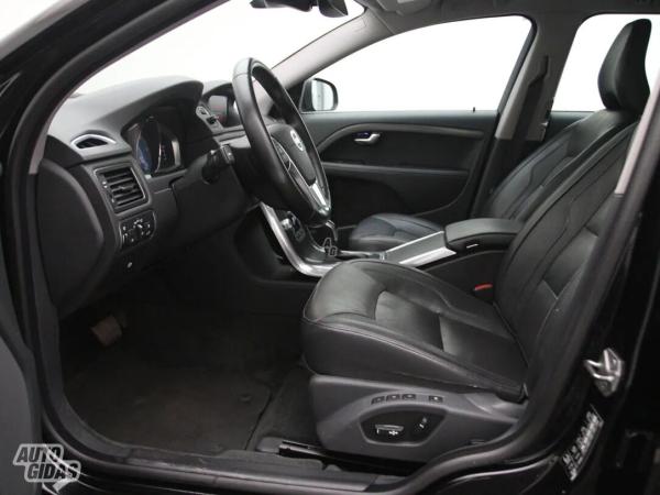 Black Volvo V70 2016 in Vilnius, with an engine capacity of 2.00 L and mileage of 248 thousand km for 9999 €, photo 4 on AUTOMOTO.COM.LV