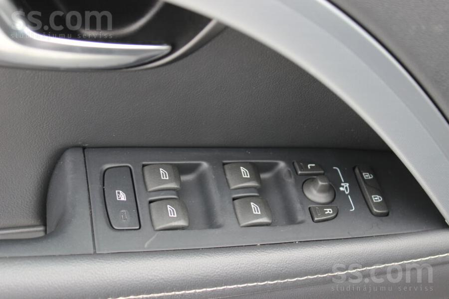 Melns Volvo V70 2016 Dobele, ar dzinēja tilpumu 2.00 L un nobraukumu 307 tūkst. km par 8100 €, foto 12 vietnē AUTOMOTO.COM.LV