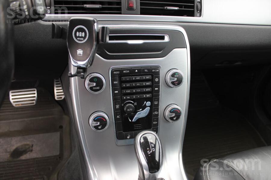 Melns Volvo V70 2016 Dobele, ar dzinēja tilpumu 2.00 L un nobraukumu 307 tūkst. km par 8100 €, foto 26 vietnē AUTOMOTO.COM.LV