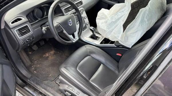 Black Volvo V70 2016 in Talsi, with an engine capacity of 2.00 L and mileage of 153 thousand km for 8500 €, photo 3 on AUTOMOTO.COM.LV