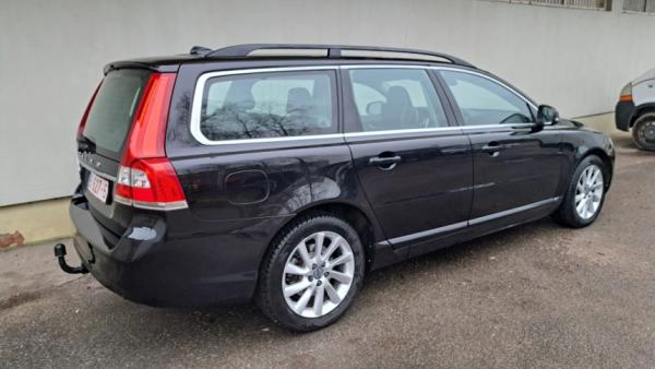Melns Volvo V70 2016 Rīga, ar dzinēja tilpumu 2.00 L un nobraukumu 320 tūkst. km par 7550 €, foto 2 vietnē AUTOMOTO.COM.LV