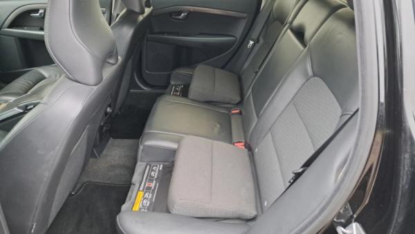 Melns Volvo V70 2016 Rīga, ar dzinēja tilpumu 2.00 L un nobraukumu 320 tūkst. km par 7550 €, foto 5 vietnē AUTOMOTO.COM.LV