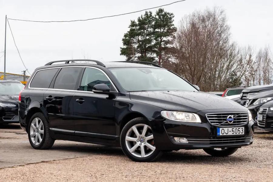 Melns Volvo V70 2016 Rīga, ar dzinēja tilpumu 2.00 L un nobraukumu 213 tūkst. km par 8595 €, foto 1 vietnē AUTOMOTO.COM.LV