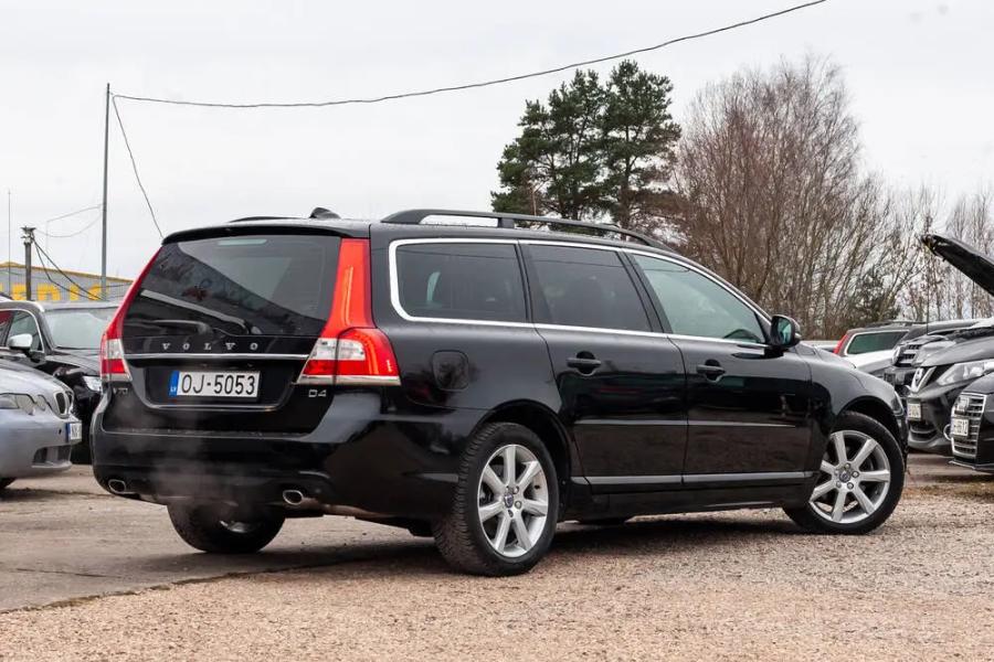 Melns Volvo V70 2016 Rīga, ar dzinēja tilpumu 2.00 L un nobraukumu 213 tūkst. km par 8595 €, foto 5 vietnē AUTOMOTO.COM.LV