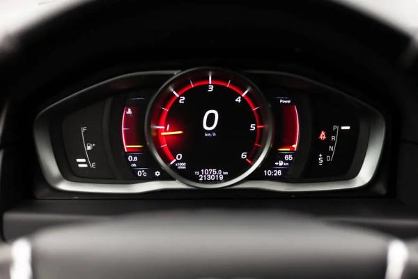 Черный Вольво В70 2016 в Рига, объемом двигателя 2.00 л и пробегом 213 тыс. км за 8595 €, фото 7 на AUTOMOTO.COM.LV