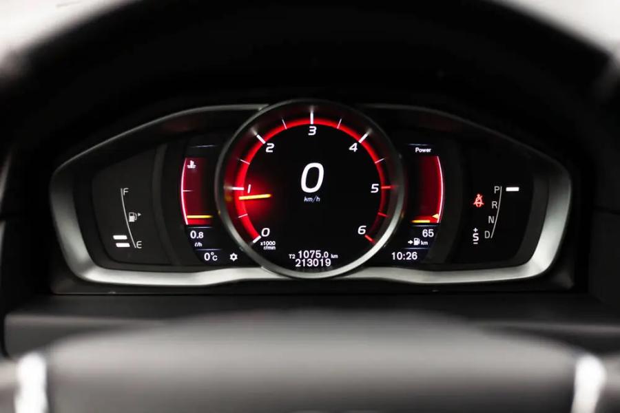 Melns Volvo V70 2016 Rīga, ar dzinēja tilpumu 2.00 L un nobraukumu 213 tūkst. km par 8595 €, foto 8 vietnē AUTOMOTO.COM.LV
