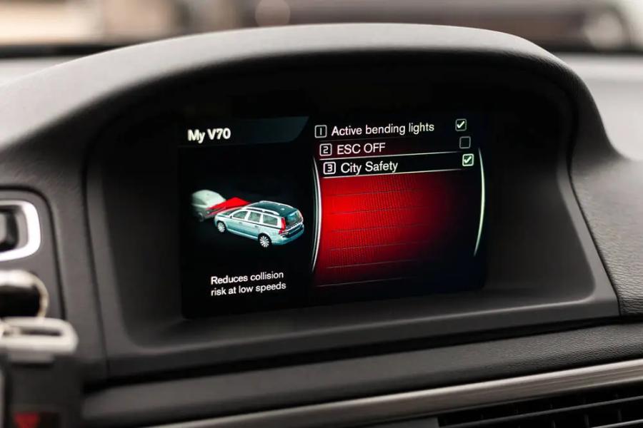 Melns Volvo V70 2016 Rīga, ar dzinēja tilpumu 2.00 L un nobraukumu 213 tūkst. km par 8595 €, foto 10 vietnē AUTOMOTO.COM.LV