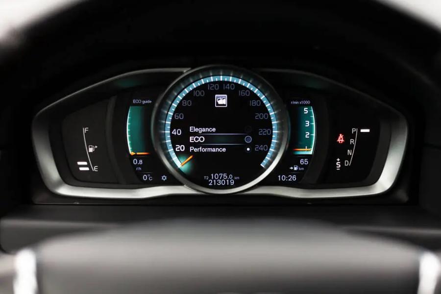 Melns Volvo V70 2016 Rīga, ar dzinēja tilpumu 2.00 L un nobraukumu 213 tūkst. km par 8595 €, foto 12 vietnē AUTOMOTO.COM.LV